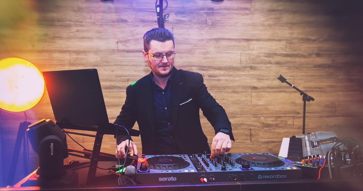 Dj na wesele Dj Simon - Iłowa - oprawa muzyczna - PlanujemyWesele